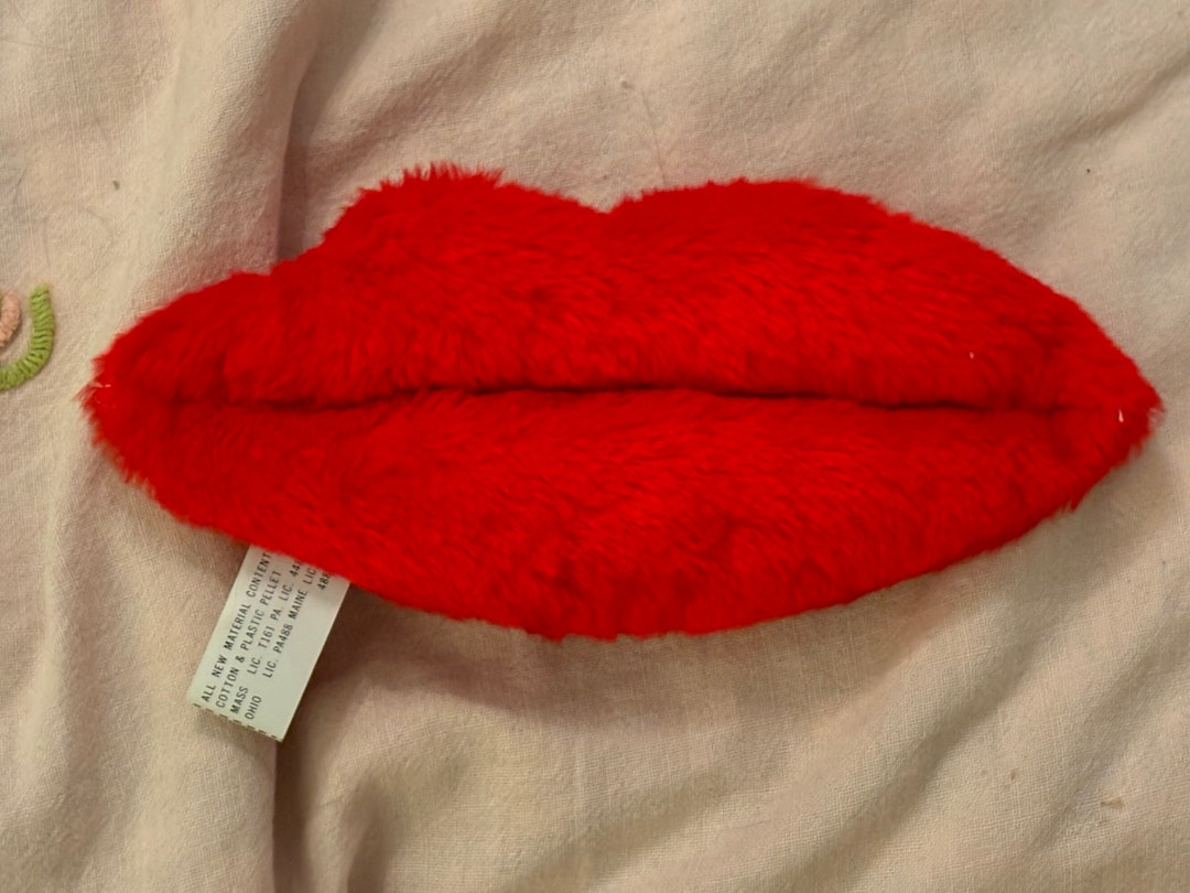 Vtg 80s Plush Lips Stuffy Stuffed Toy by Nanco Funky 80s Stuffy Kiss ...