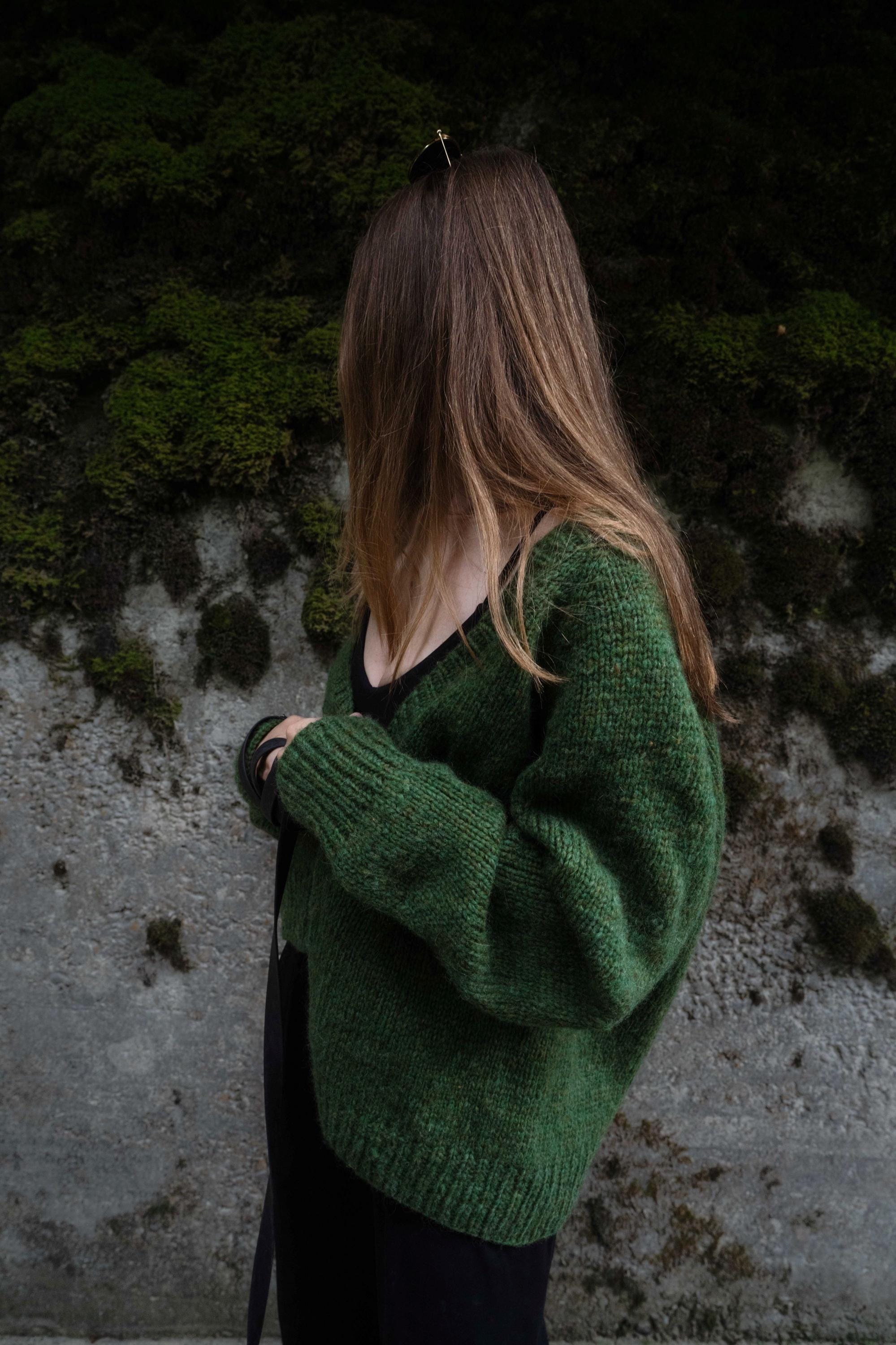 Wayfarer Cardi V Raglan V-neck Cardigan Knitting Pattern: Top-down ...