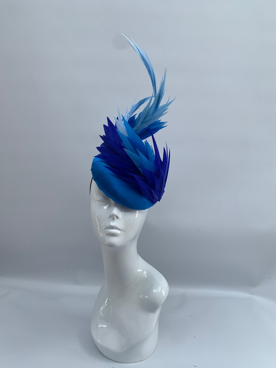 Stunning Winged Structural Piece Ascot Aintree Cheltenham Races Mother ...