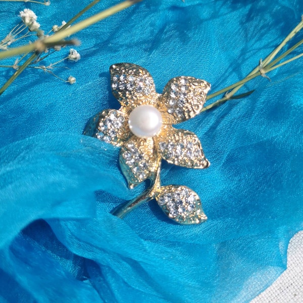 Flower Brooch - Etsy