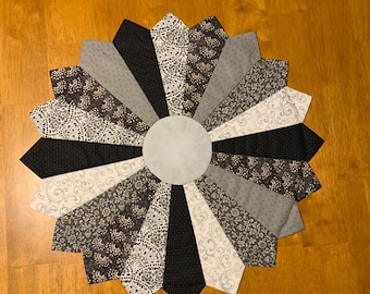 Dresden Plate Table Topper Pattern | Etsy