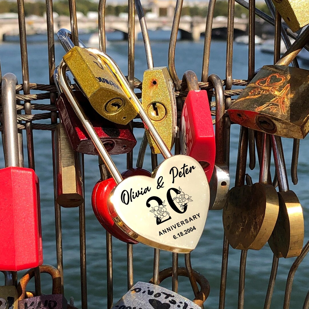Elegant Anniversary Gold Love Lock, Engraved Names and Date Wedding ...