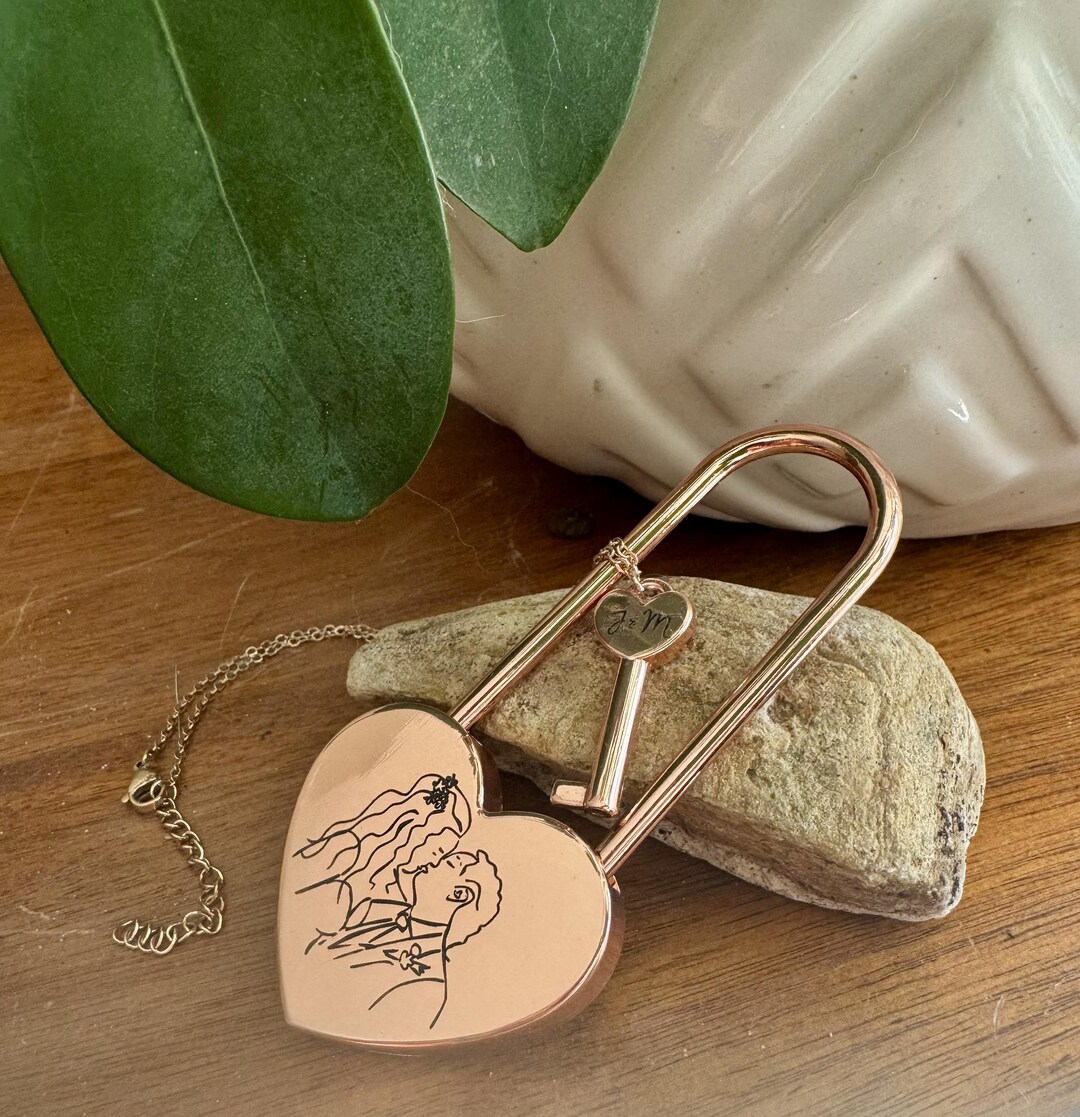 Personalized Love Lock With Hand-drawn Line Art – Custom Engraved ...
