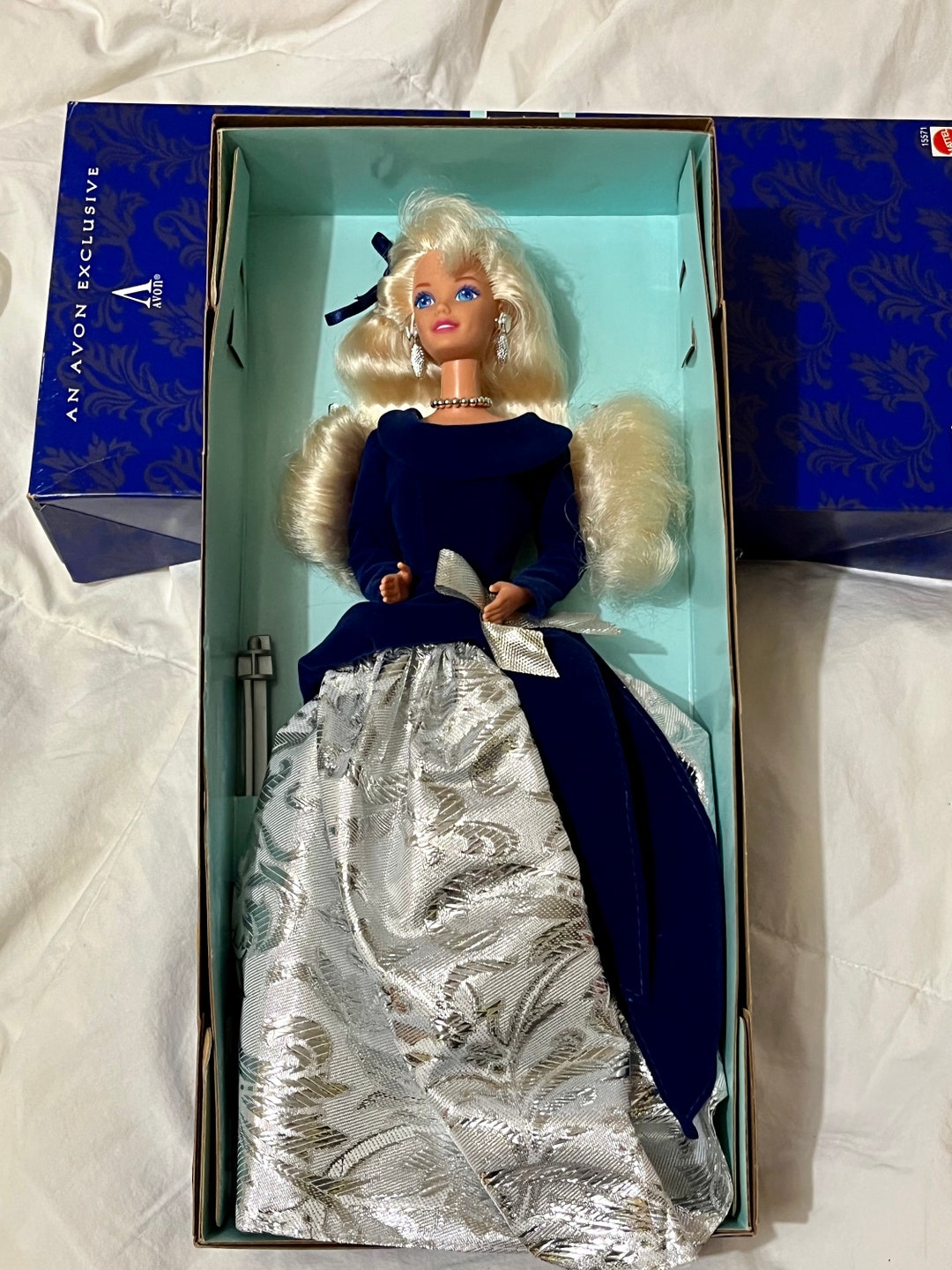 Winter Velvet Barbie, 1995 Avon Collectors Barbie, Vintage Barbie ...