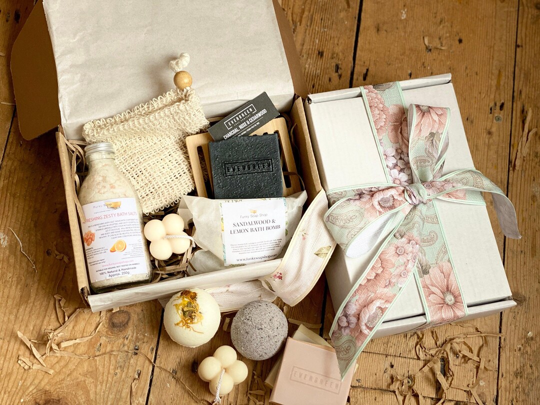 Relaxing Gift Set, Luxury Vegan Gift Box, Bath Bombs, Bath Salts, Soap ...
