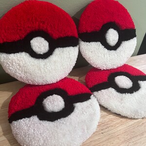 Tufted Pokémon Pokeball Coaster, Mug Rugs, Gaming Decor, Mini Rug, Geek ...