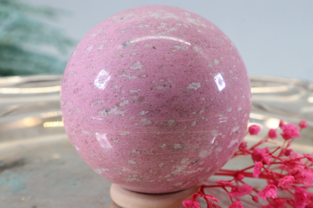 The Queen of Norwegian Thulite: an Ode to the Gemstone Ball of the ...