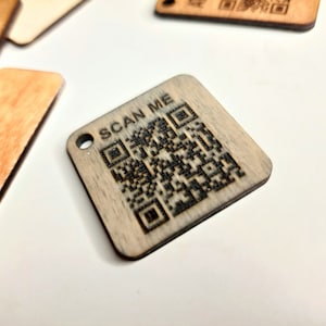 QR Code Pendant, Personalized Wooden Keychain, Keyring, Engrave Your ...