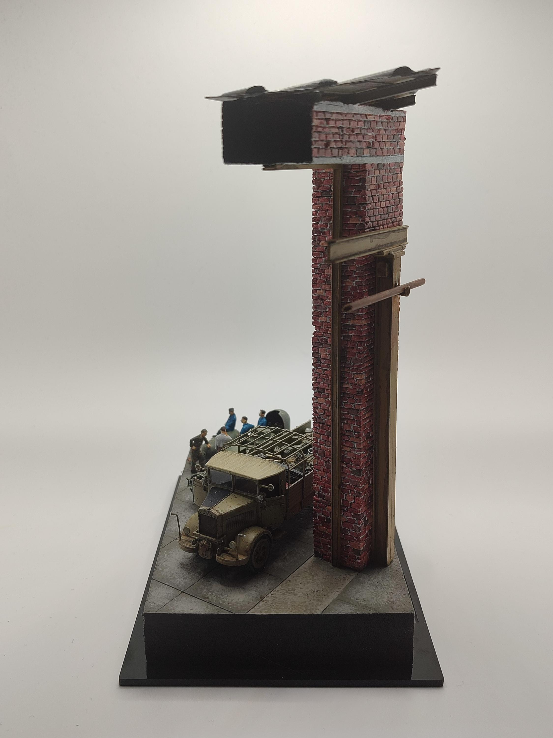 WW2 Diorama, Italian Lancia 3RO With Maiale SLC - La Spezia, Italy 1942 ...