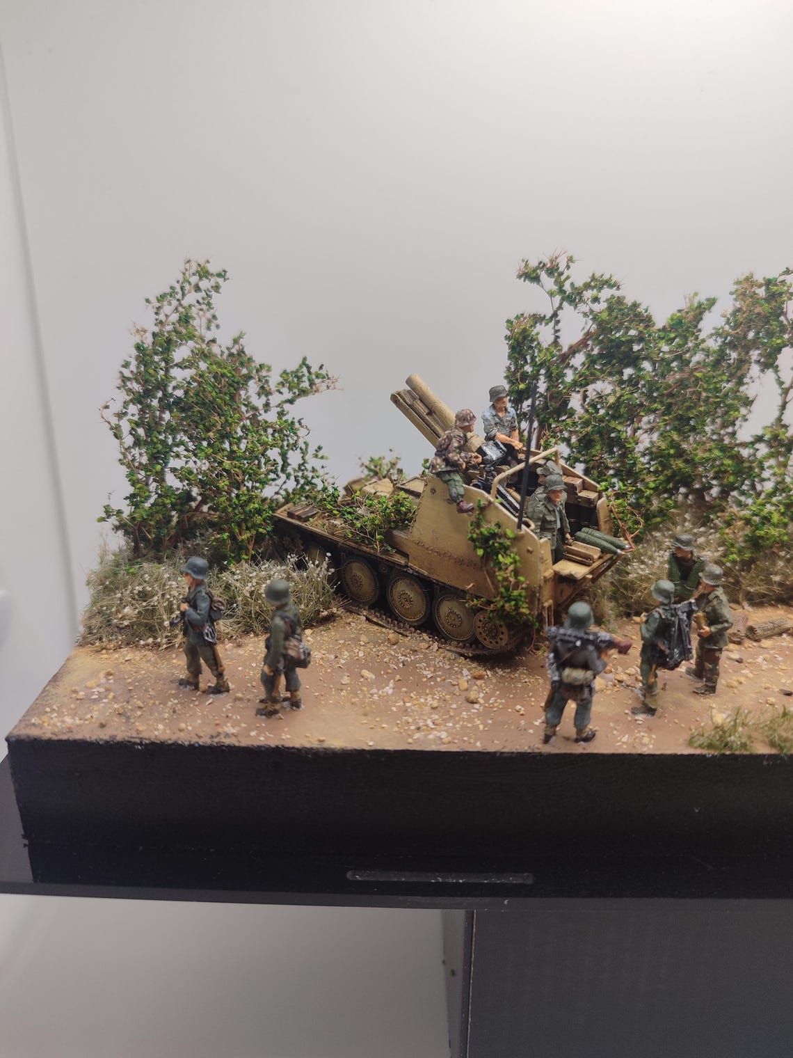 WW2 Diorama With Sturmpanzer 38t 'grille' Ausf. M in Italy, Summer 1944 ...
