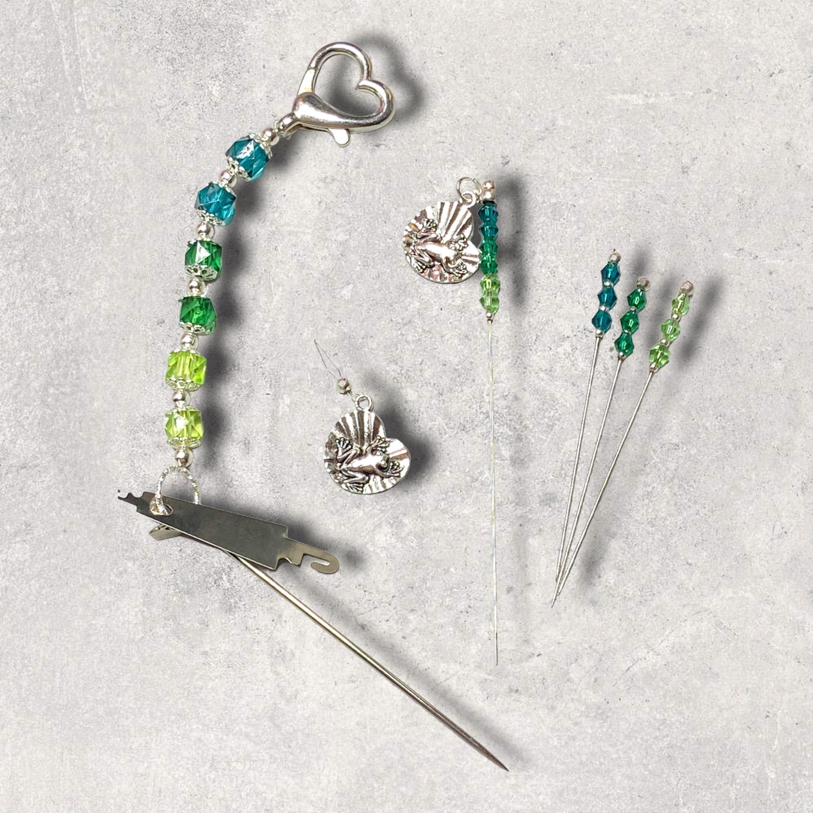 Green Frog Tail Tucker, Counting Pins, Needle Threader/minder or ...
