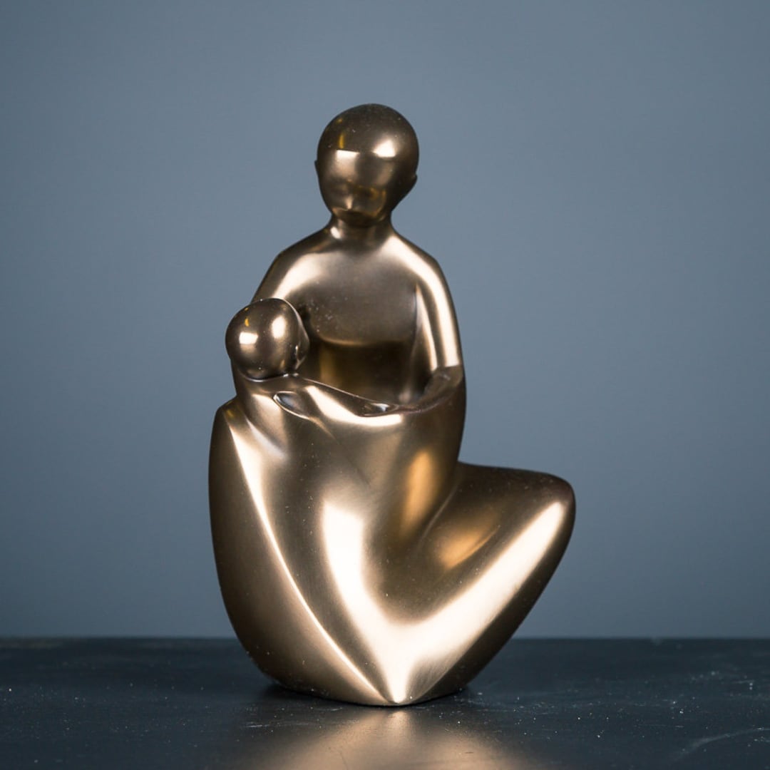 Amabile - Statue of Parent With Child - Symphony Series - Parastone ...