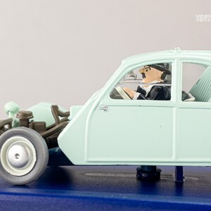 ATLAS TINTIN CAR # 33 Crashed 2CV - the Castafiore Emerald Herge Model ...