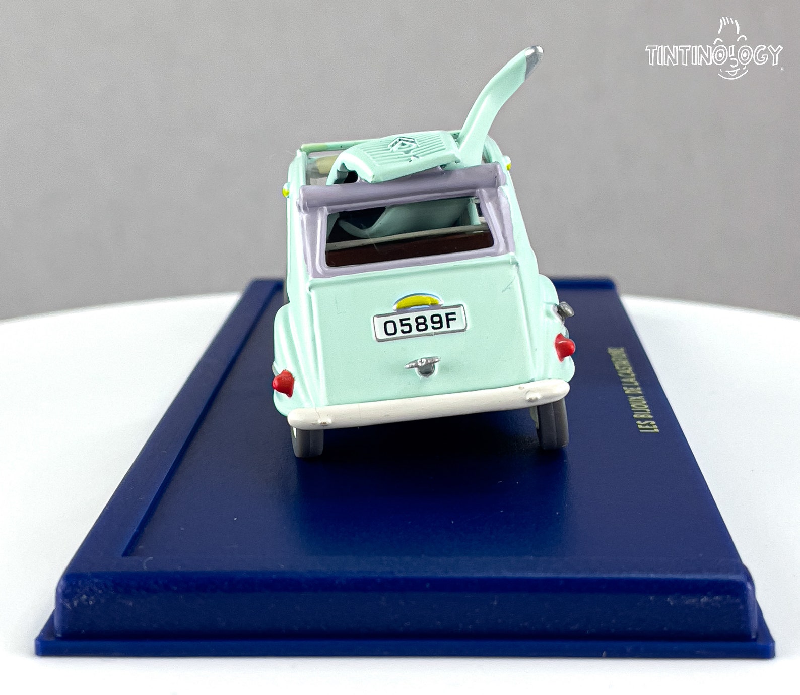 ATLAS TINTIN CAR # 33 Crashed 2CV - the Castafiore Emerald Herge Model ...