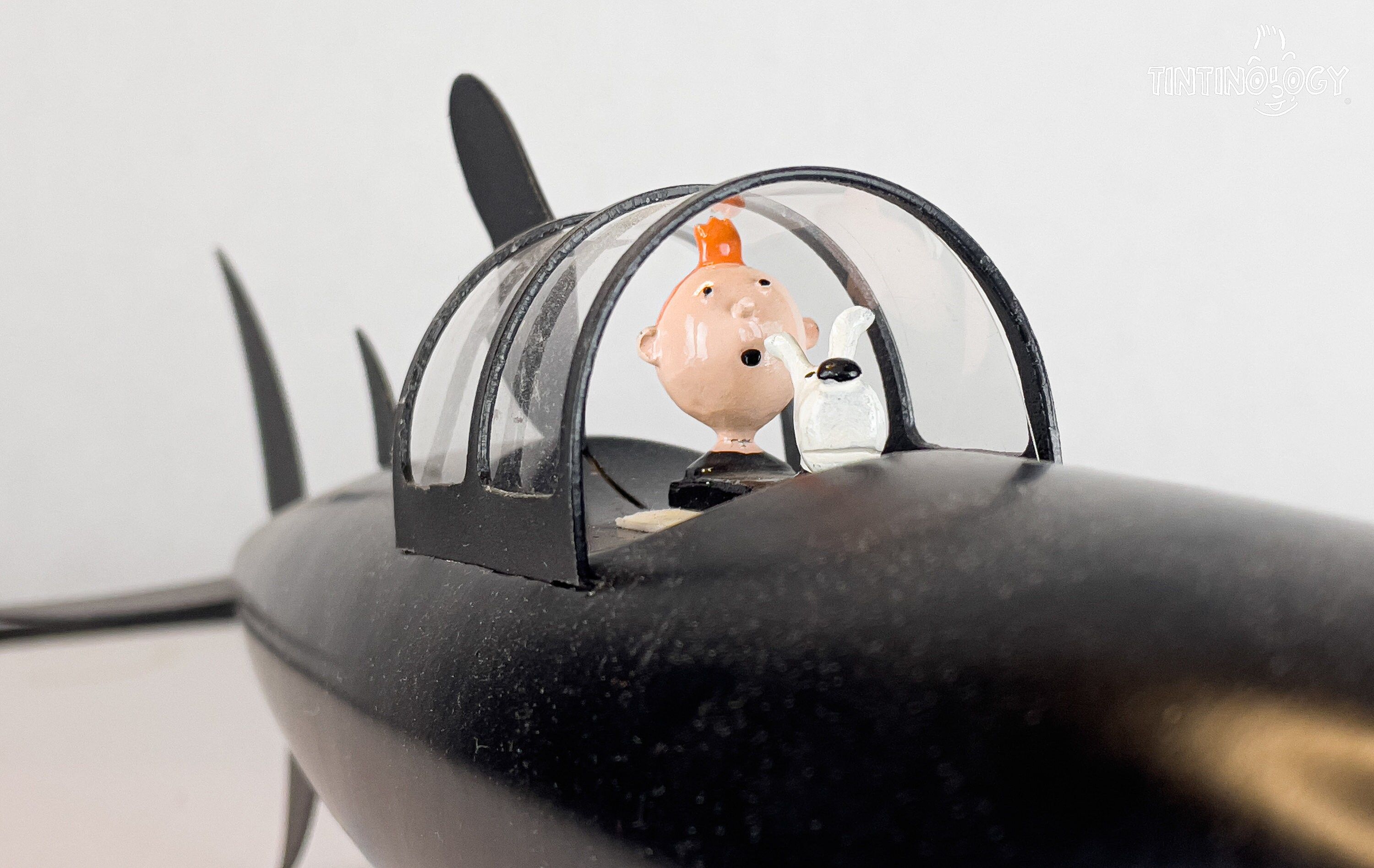 Statuette Aroutcheff Tintin: Shark Submarine V2 1986 32cm Tintin Wood ...