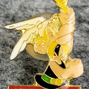 Rare TOTAL & Parc Asterix Metal Pin Badges BUY INDIVIDUALLY Editions ...