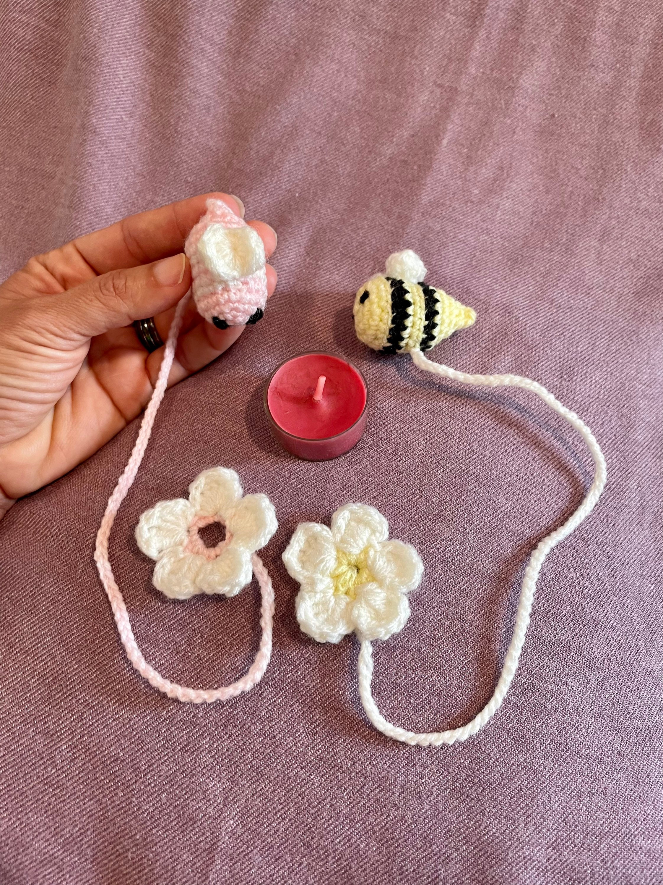 One Bee & Flower Crochet Bookmark, Crochet Small Bee, Bee Bookmark ...
