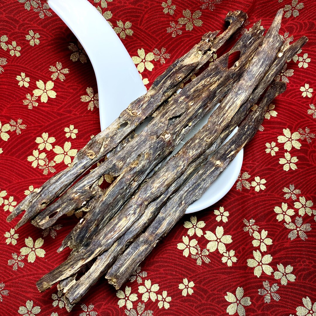 White Kyara Pieces Sinking Grade 100% Naturally Cultivated Kynam Kinam ...