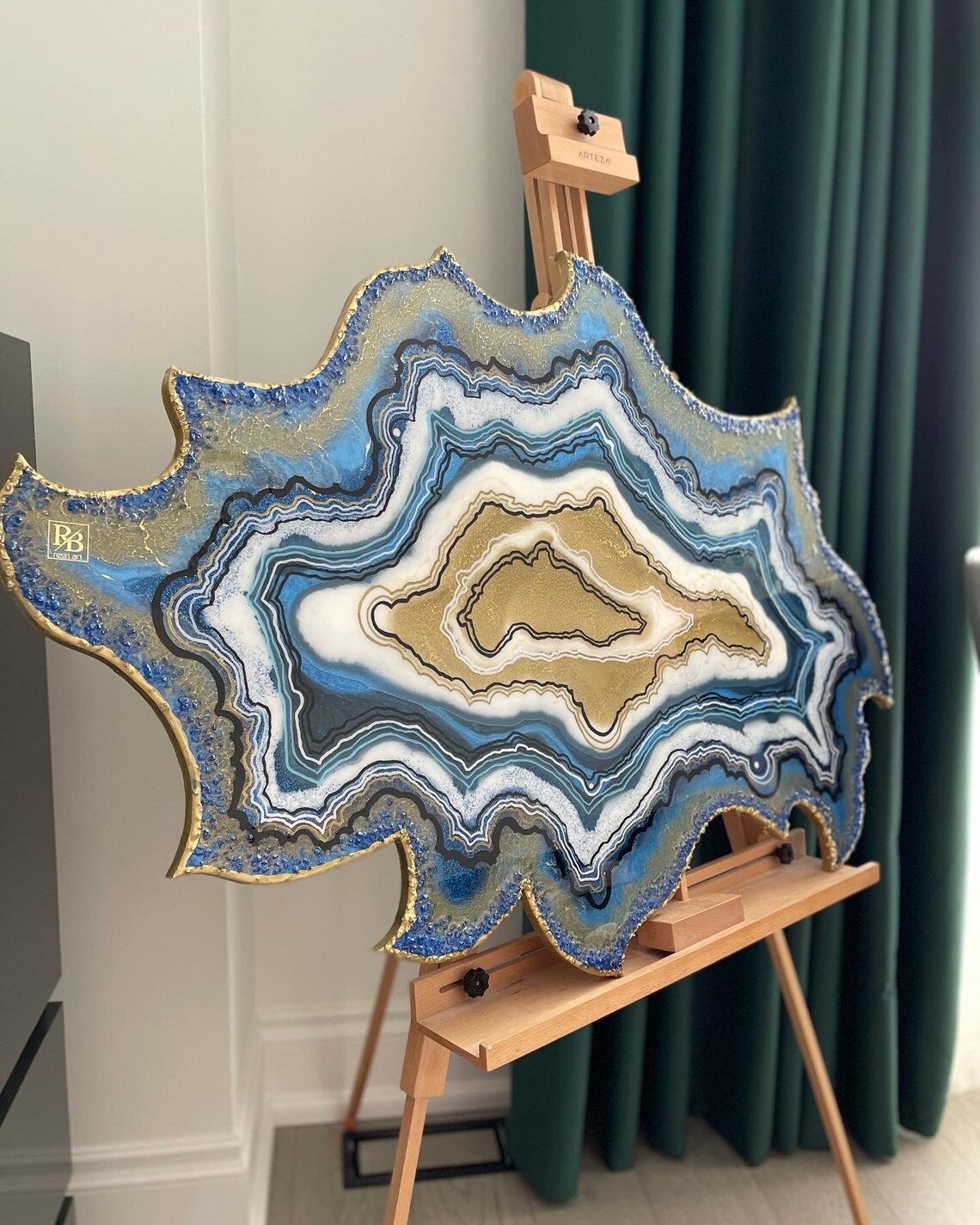 Backlit Crystal Geode Resin Art: Quartz & Glitter Wall Hanging - Etsy