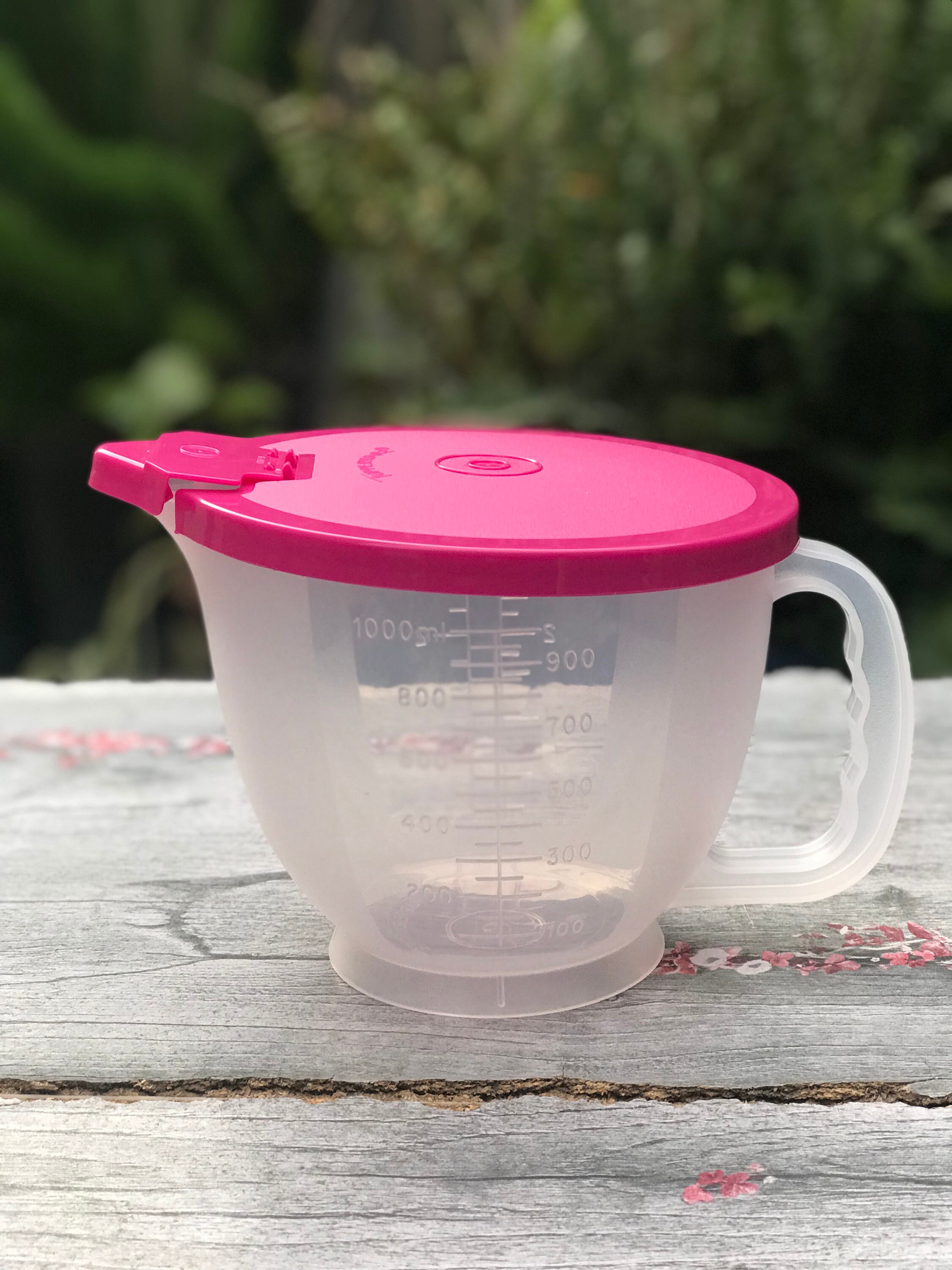 Tupperware Vintage Style 4 Cup Small Mix and Store Batter - Etsy