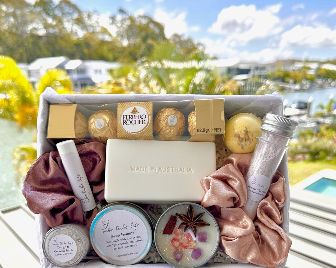 SPICES + CHOCOLATES Self Care Gift Hamper: Soy Candle, Artisan Soap ...