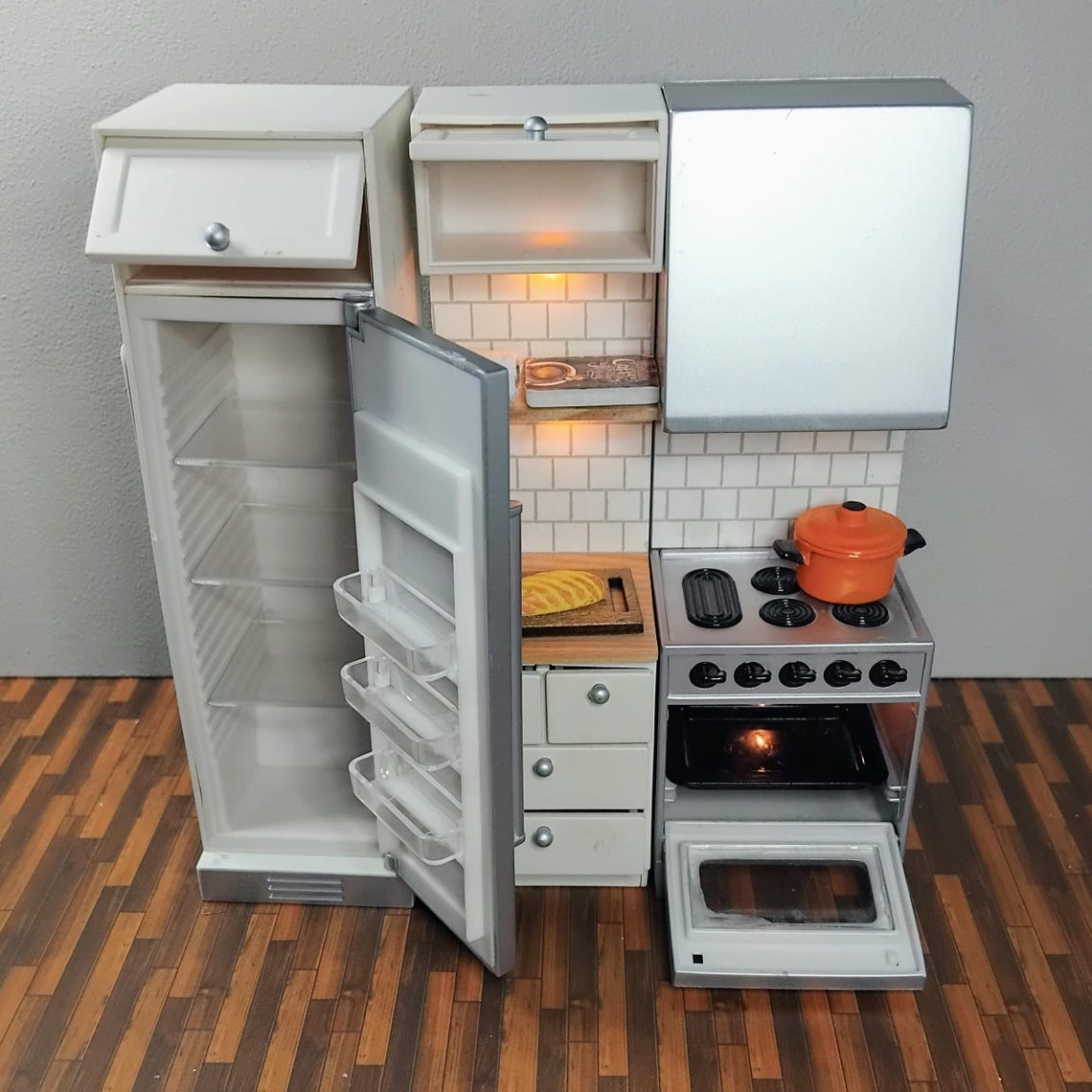 Lundby White Kitchen With Accessories. Modern Kitchen in Three Sections ...