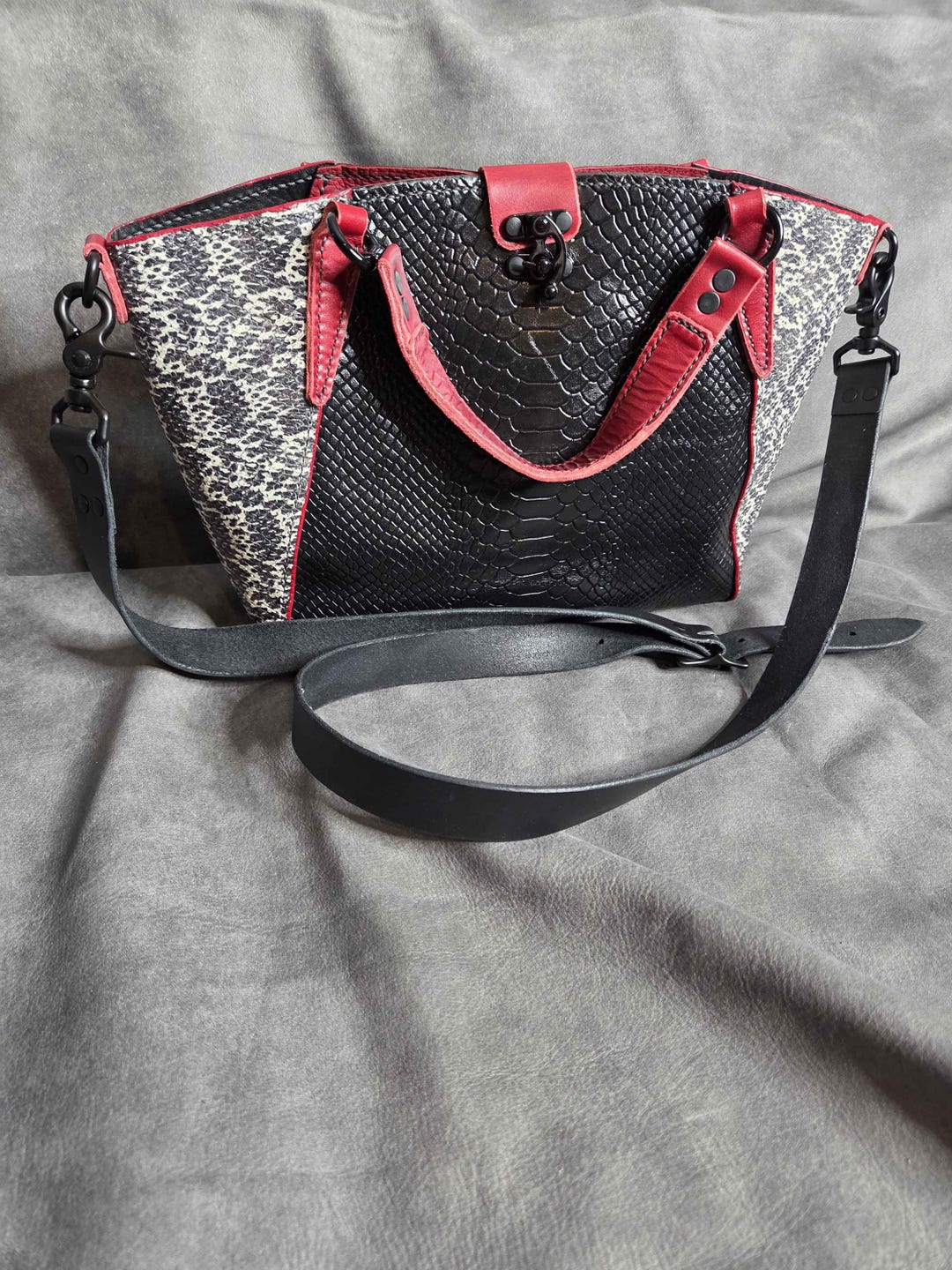 High-fashion Snake & Python Embossed Leather Crossbody/shoulder Tote in ...