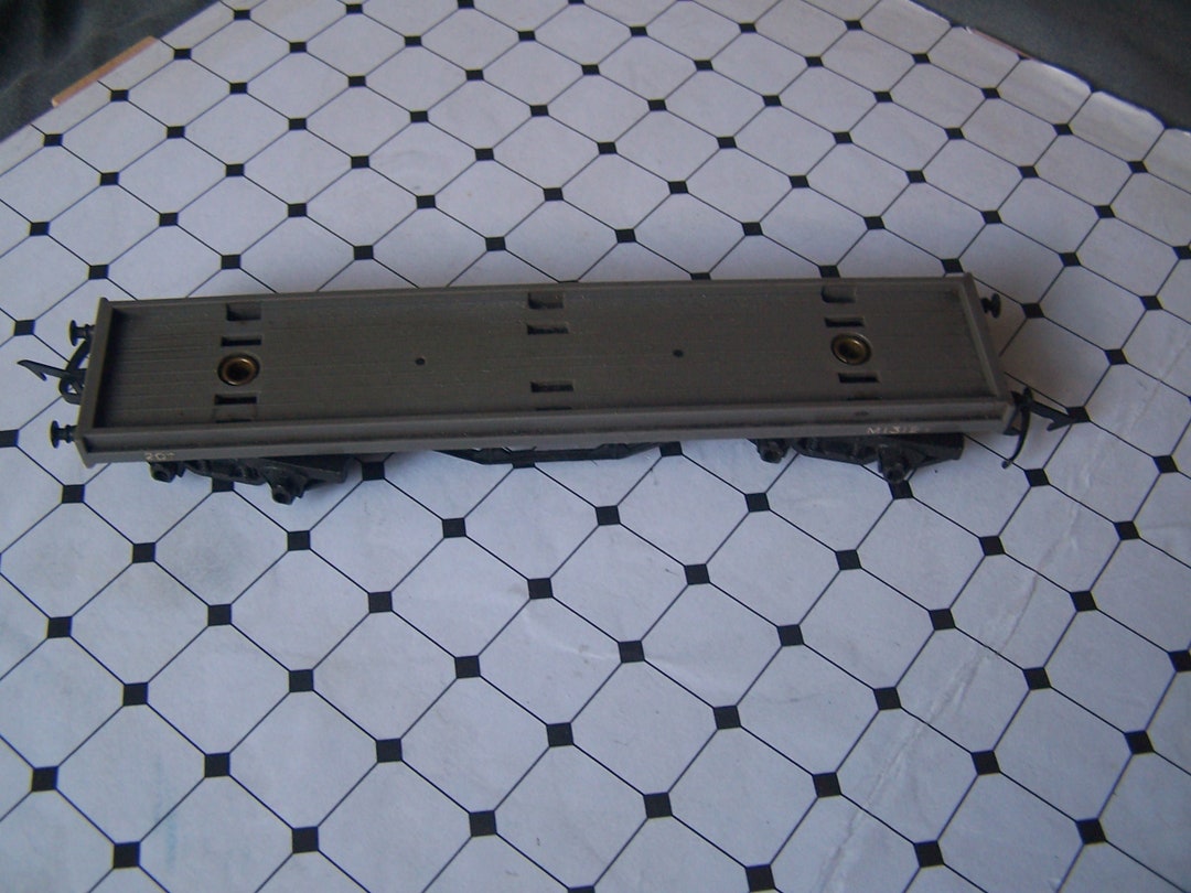 Model Railway, Tri-ang, Bogie Bolster Wagon , R110, OO Gauge, Grey ...