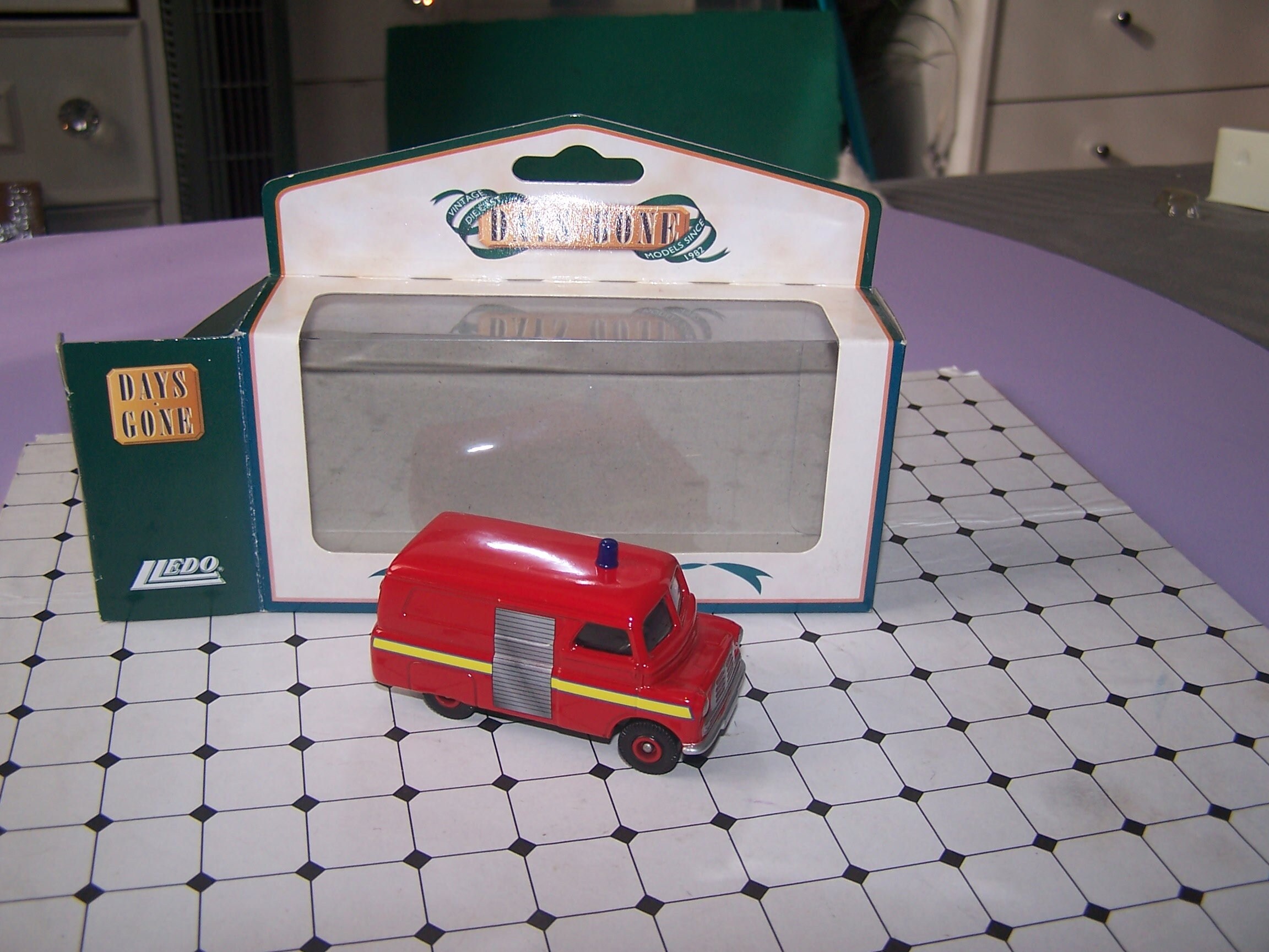 Lledo, Bedford CA Van, Fire Assistance, Limited Edition, Die Cast Model ...