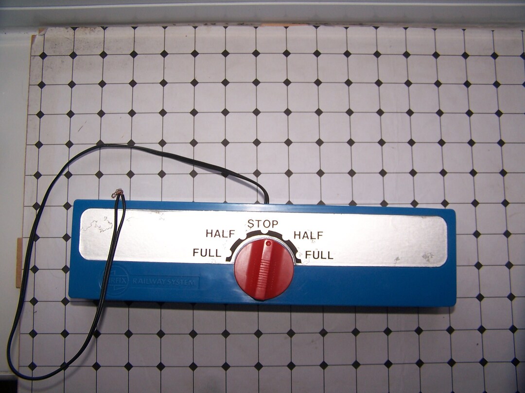 Model Railway, OO Gauge, Airfix Battery Controller, Two Speed, Forward ...