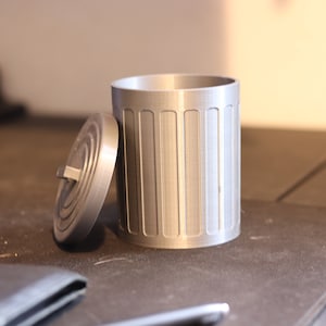 Mini Trash Can Desk Organizer, Miniature Trashcan for Desk and Office ...