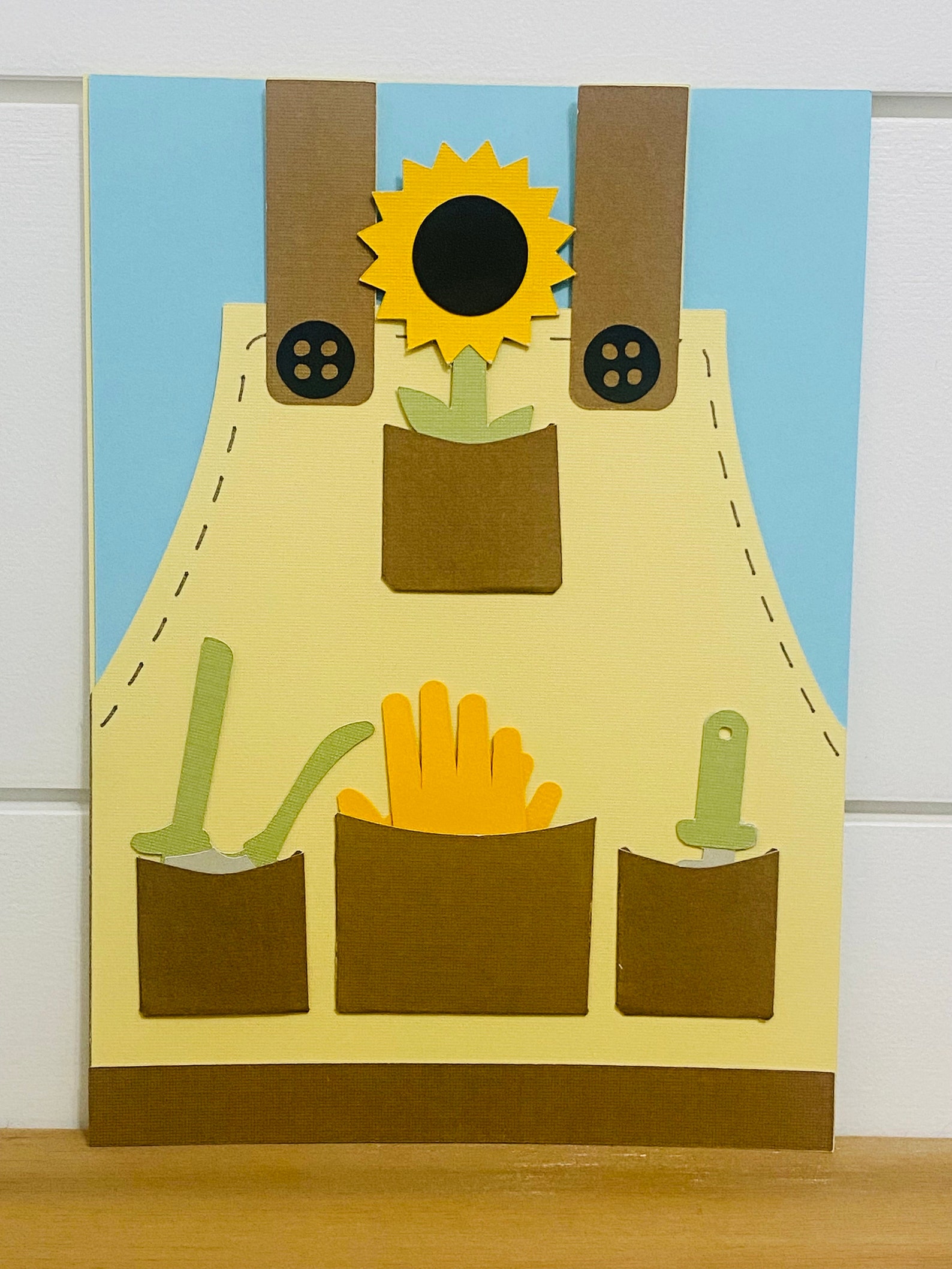 Handmade Gradening Apron Card |fun | Flowers - Etsy