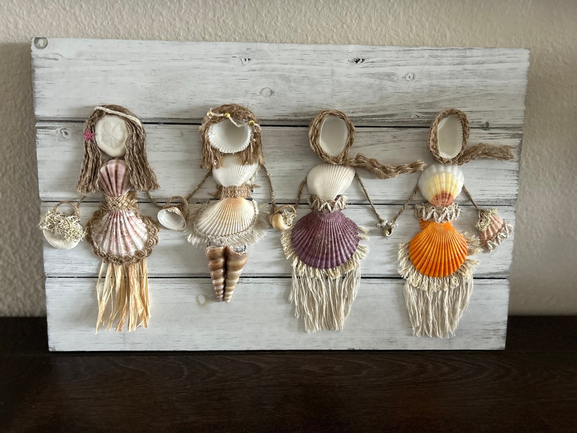 Seashell COASTAL DECOR / SEASHELL Girlfriends sisters/besties at the ...