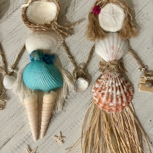 COASTAL DECOR / SEASHELL Girlfriends at the Beach / Seashell Divas ...