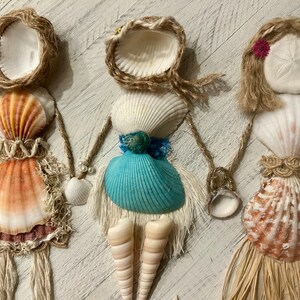 COASTAL DECOR / SEASHELL Girlfriends at the Beach / Seashell Divas ...