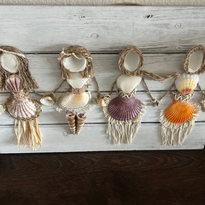 Seashell COASTAL DECOR / SEASHELL Girlfriends (sisters/besties) at the ...