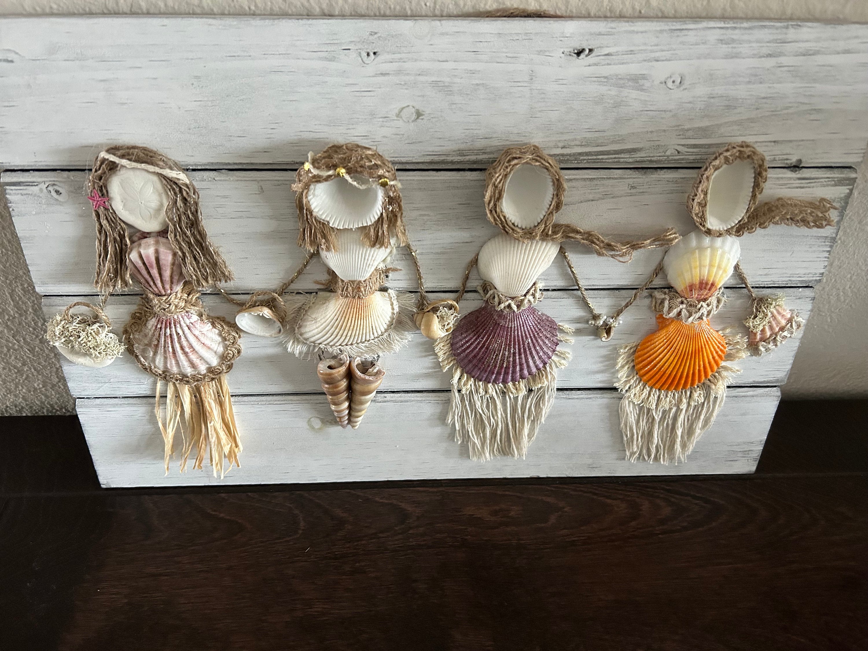 Seashell COASTAL DECOR / SEASHELL Girlfriends (sisters/besties) at the ...