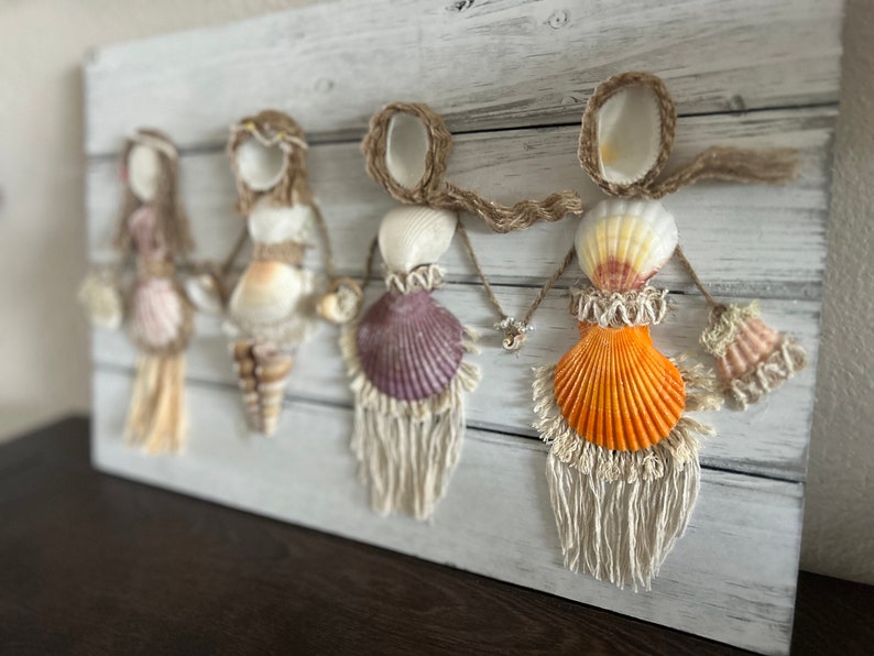 Seashell COASTAL DECOR / SEASHELL Girlfriends (sisters/besties) at the ...