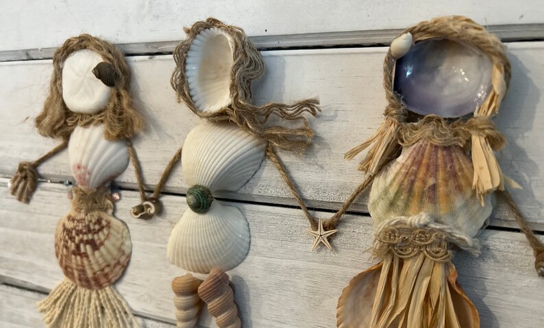 COASTAL DECOR / SEASHELL Girlfriends at the Beach / Seashell People - Etsy