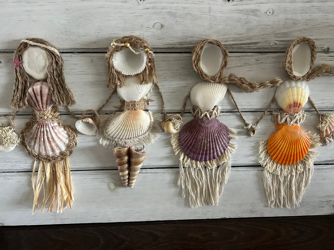 Seashell COASTAL DECOR / SEASHELL Girlfriends (sisters/besties) at the ...