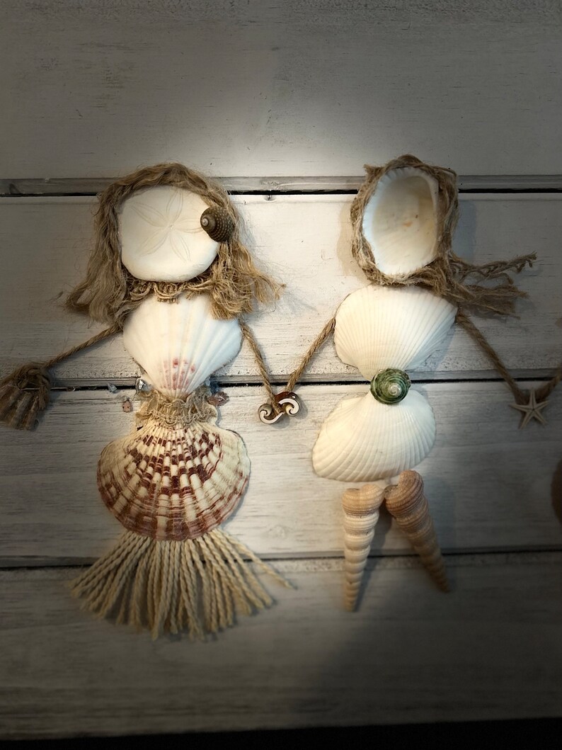 COASTAL DECOR / SEASHELL Girlfriends at the Beach / Seashell People - Etsy