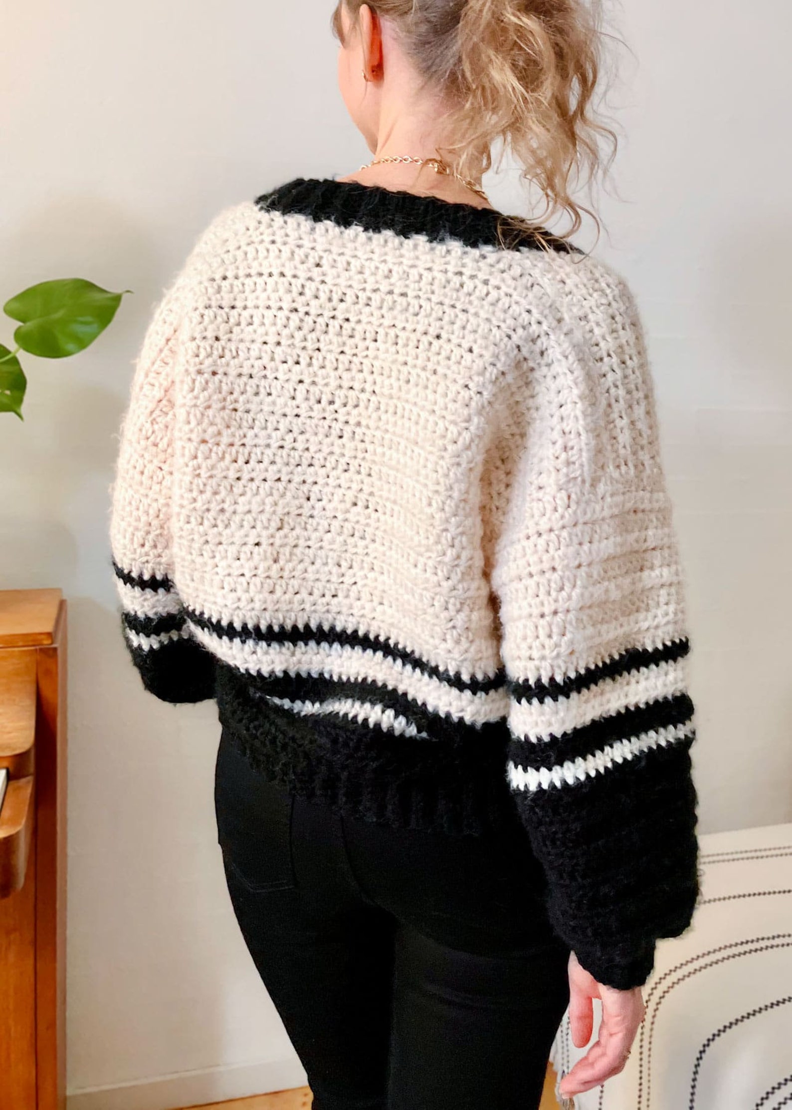 Easy Chunky Crochet Cardigan Pattern With Long Sleeves and Color Block ...
