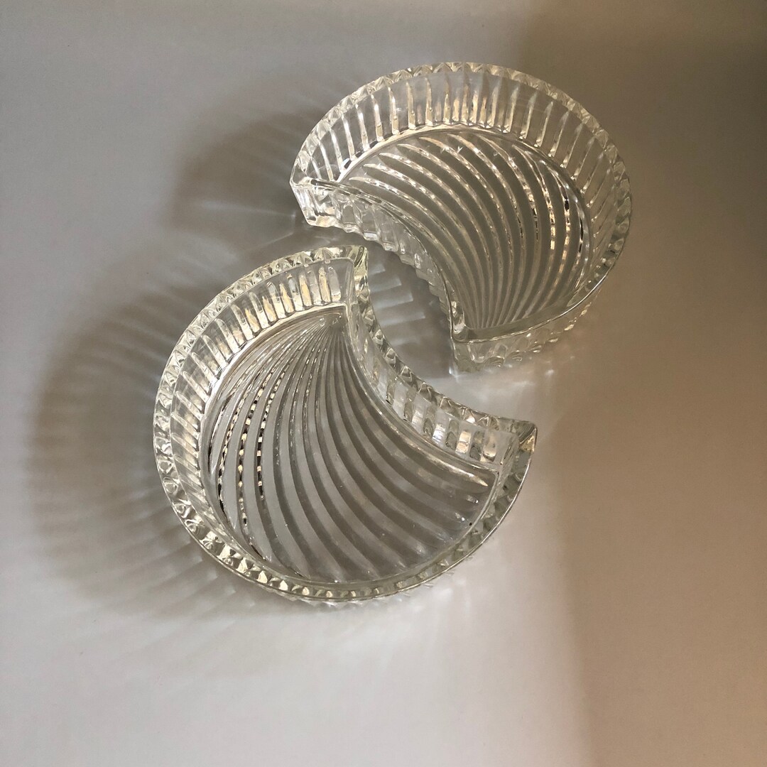 Curved Ribbed Glass Dish - Etsy