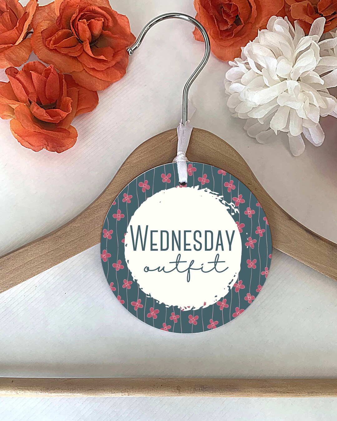 Hanger Tag: Wednesday Flowers Dots - Etsy