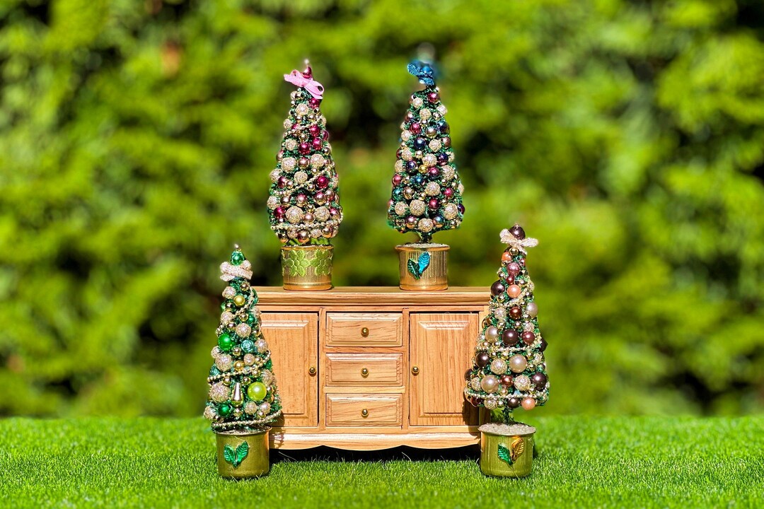 Dollhouse Miniature Decorated Christmas Trees in a Golden Pot, Size 10 ...