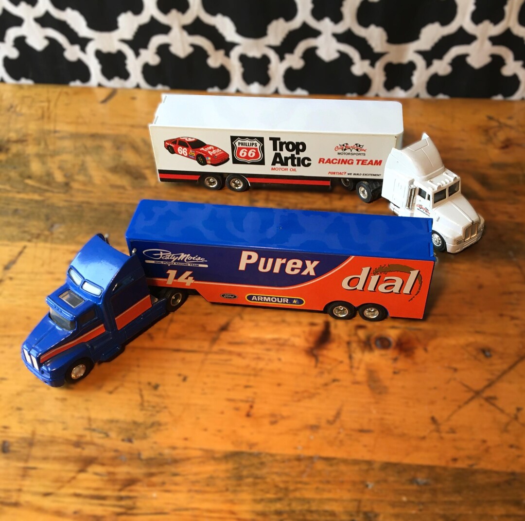 Cale Yarborough Motorsports & Patty Moise Racing Team Semi-trailer ...