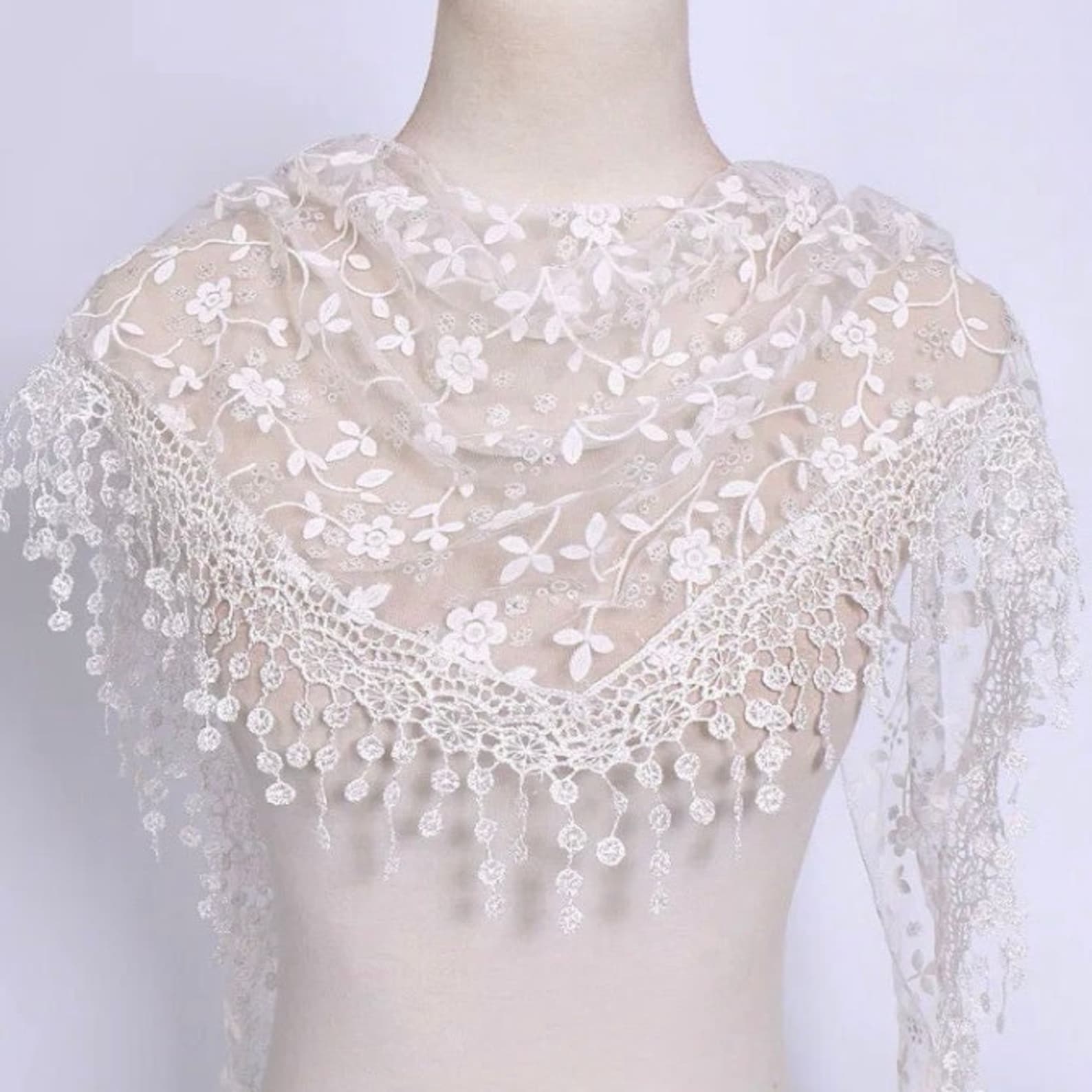 Lace Chapel Veil / Mantilla Women Floral Print Triangle Veil - Etsy