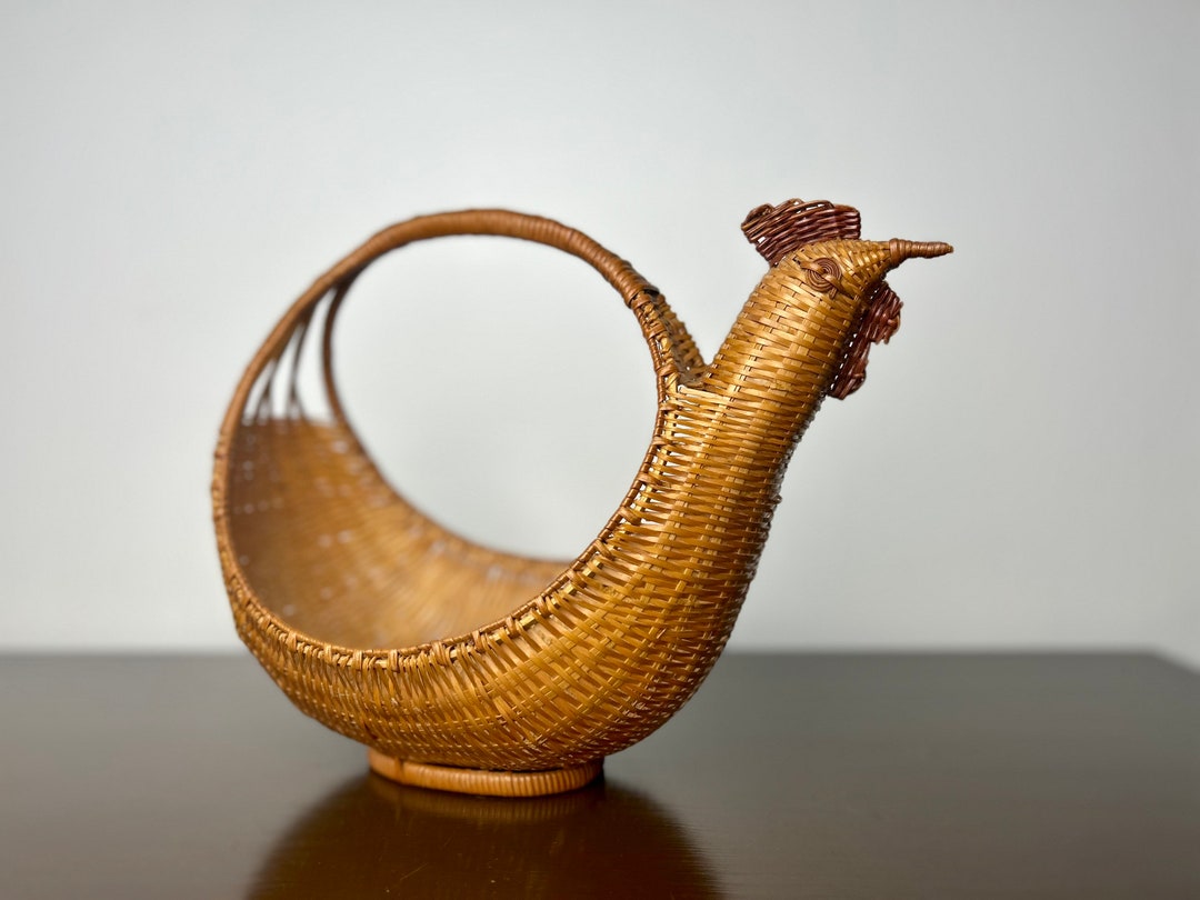 Vintage Half Moon Shaped Wicker Chicken/hen Wicker Gathering Basket ...