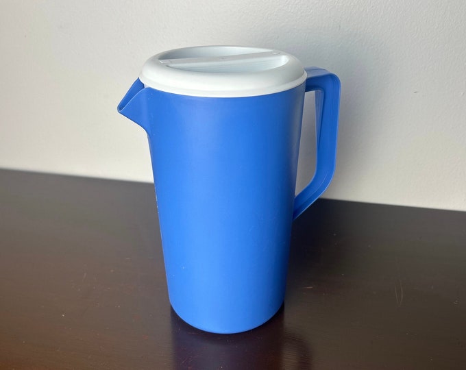 Vintage Bright Blue Plastic Rubbermaid Beverage Pitcher With Lid 2 1/4 ...