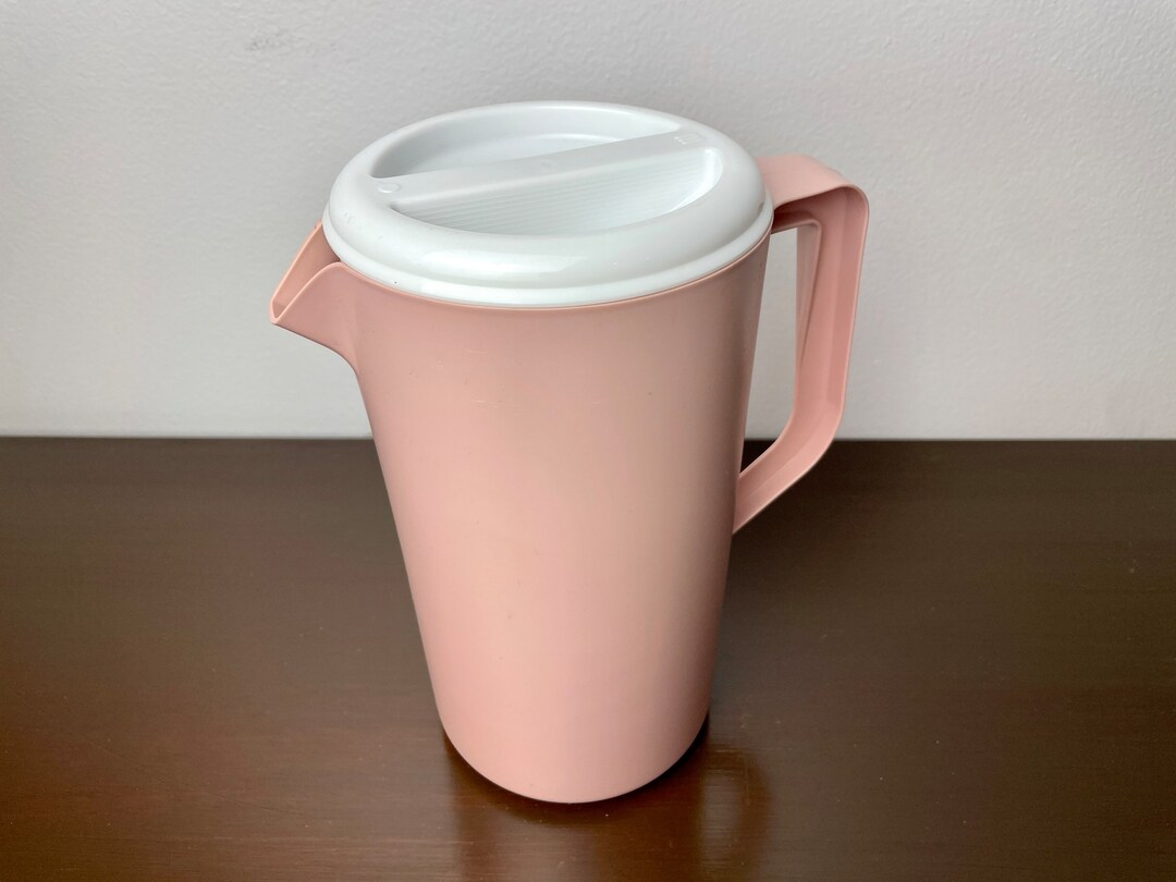 Vintage Pink Plastic Rubbermaid Beverage Pitcher With Lid 2 1/4 Quart ...